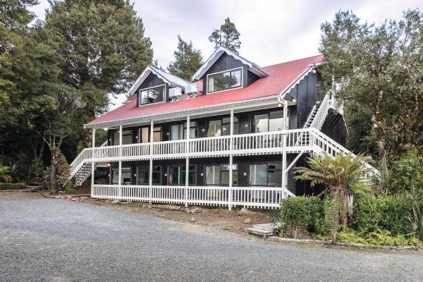 Alpine Chalets - National Park - New Zealand