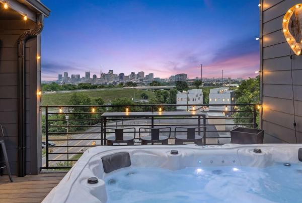 Rooftop Oasis - Hot Tub Nashville City Views - Nashville, TN