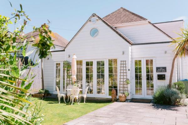 The Hamptons Beach House - Bramber Castle