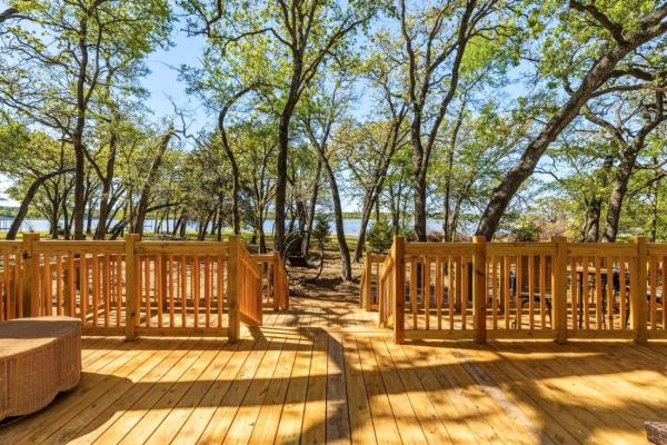 Private Lakeside Rv Escape With Hot Tub - Corsicana, TX