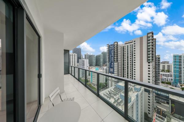 Modern Brickell Escape With High-rise View Pool & Gym - Miami Beach