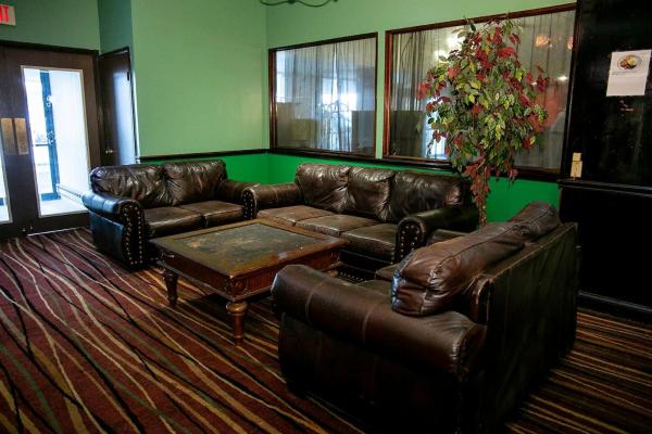 Central Albany Room With Breakfast & View - 올버니