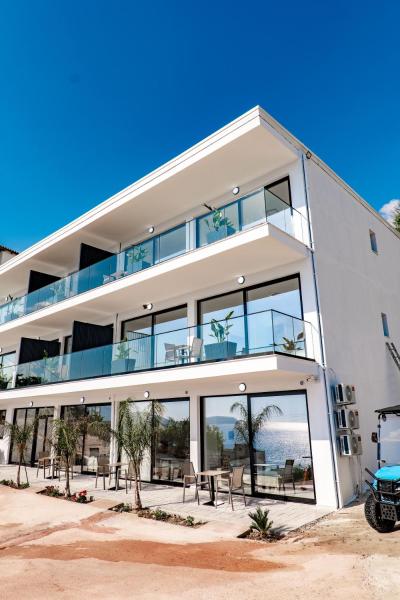 Seascape Residence - Qeparo