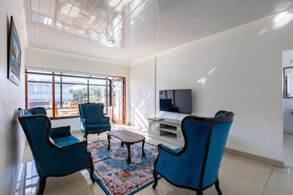 Safi Elegant Self-catering Suite 5 - East London