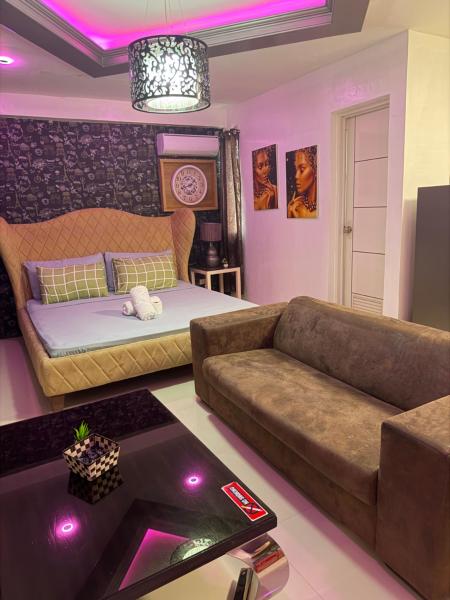 Kandi Grosvenor Modern Studio Unit E-14 - Angeles