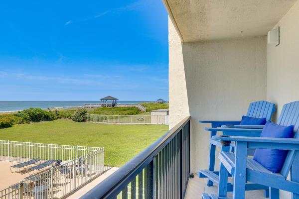 Unwind Poolside, Walk To Shore! Atlantic Beach Gem - Pine Knoll Shores, NC