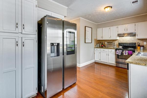 Centrally Located Fayetteville Home: Deck + Yard - Riverdale, GA