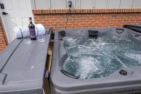 Hot Tub Sauna & Game Room Mountain-view Home - Golden, CO
