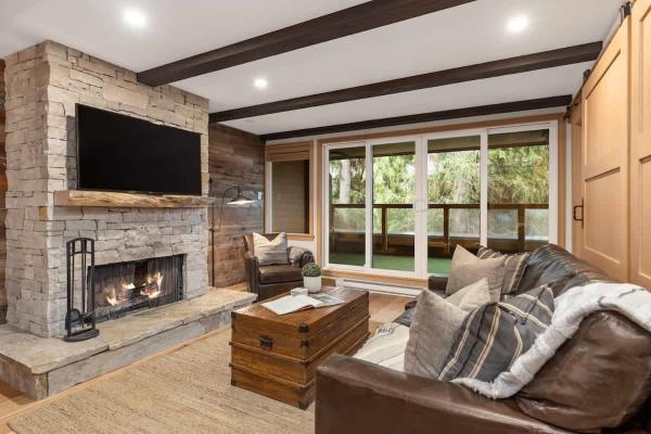 Hearthstone Lodge 2 | Stylish Cental Village Condo Close To Lifts With Sauna & Parking - Whistler Blackcomb