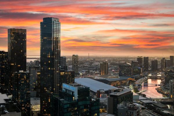 Stunning Cbd Views 2br Retreat, Pool And Free Parking - Melbourne