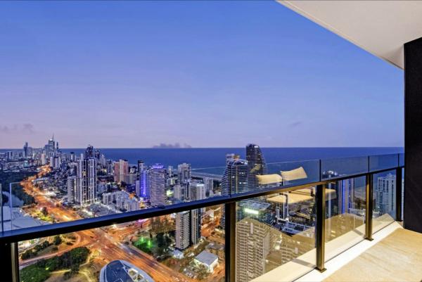 Luxe 2br Apt With Stunning Ocean And City Views! - Broadbeach