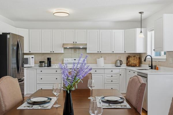Charming 3 Br Retreat In South Surrey White Rock - Surrey