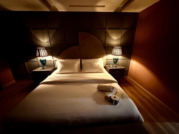 Premium Two Bedroom Suite Gold Crest Mall - Lahore