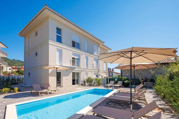 1 Bedroom Apartment With Pool And Garage In Villa Marealto - Lovran