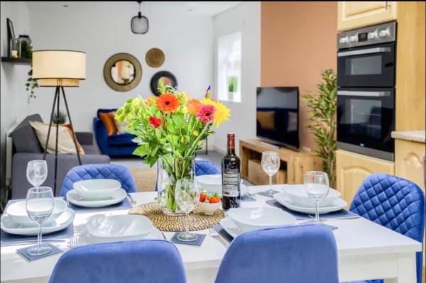 Coventry Sleeps 8 Garden And Large Driveway - Staffordshire