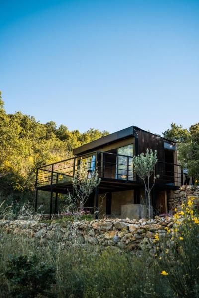 Cedar Cabin Escape, Solar, Terrace & Hiking - Lebanon