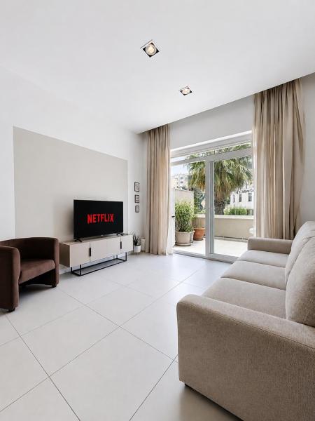 Spinola Bay 2 Br Apartment W Jacuzzi & Sea View - マルタ