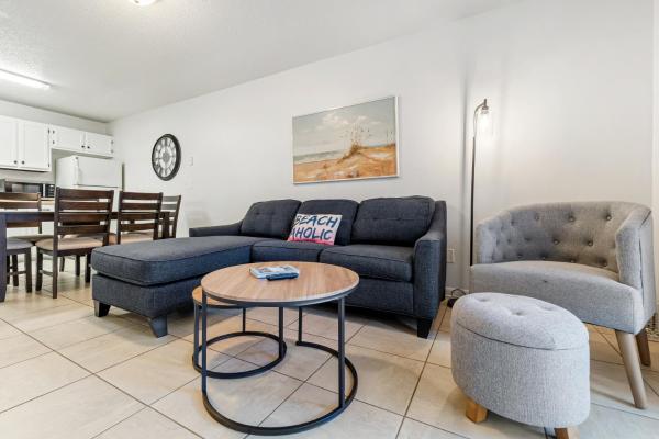2br King, Dog Friendly, Fenced Yard Access, Private Patio, Near Beaches - Pensacola Beach, FL