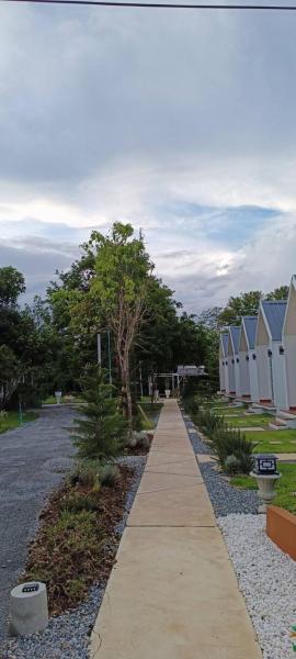 บ้านสวนเอ็มบีน่า - San Kamphaeng