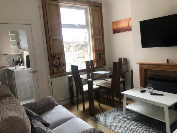 3 Bed House Sleeps 6 - Smart Tv - Free Parking - Liverpool