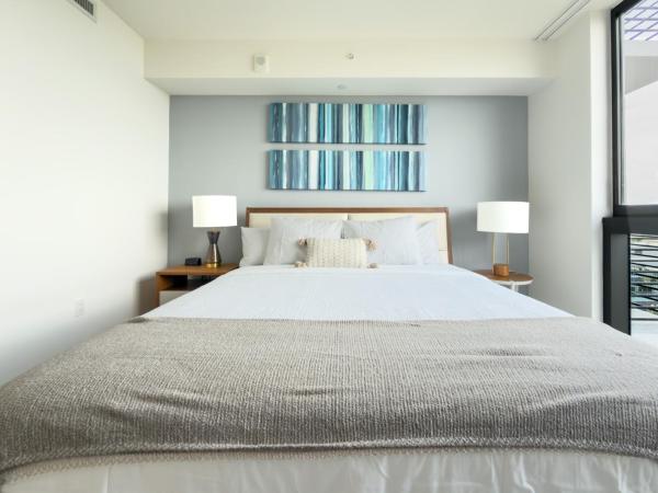 P2004b Penthouse Studio With Pool And Gym In Doral - Doral, FL