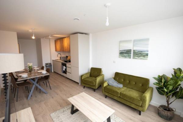 Birmingham City Retreat No 69 Modern 2-bedroom - Sutton Coldfield