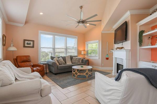 Entire Corner Lot Beach House With 4th Story Deck - Tybee Island, GA