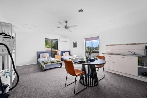 Cozy Self-contained Hospital Train And Shop Nearby - Gold Coast