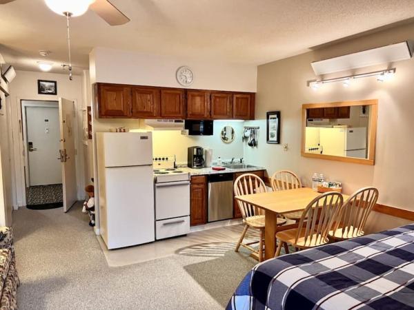 Studio With Balcony, Pool And Hot Tub, Walk To Dining - Loon Mountain, NH