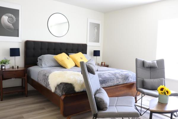 Promenade Studio With Free Parking! - Santa Monica, CA