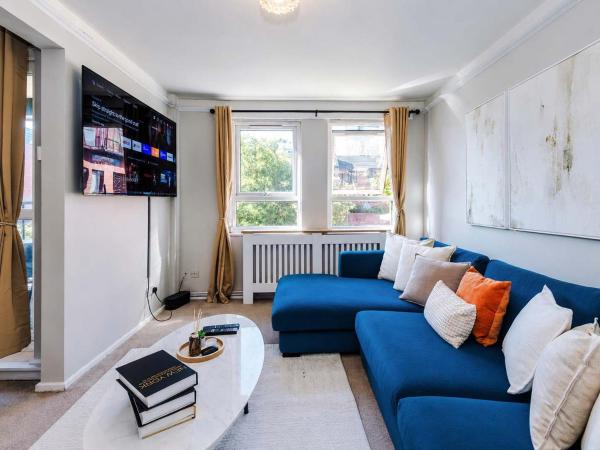 City Centre 3-bed Apartment With Balcony - Oldham