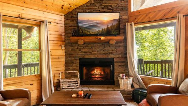 Murphy Cabin - Hot Tub Fire Pit & Views - Murphy, NC