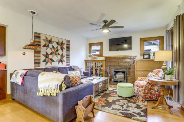 Explore Denver! Welcoming Home W/ Porch & Yard - Denver, CO