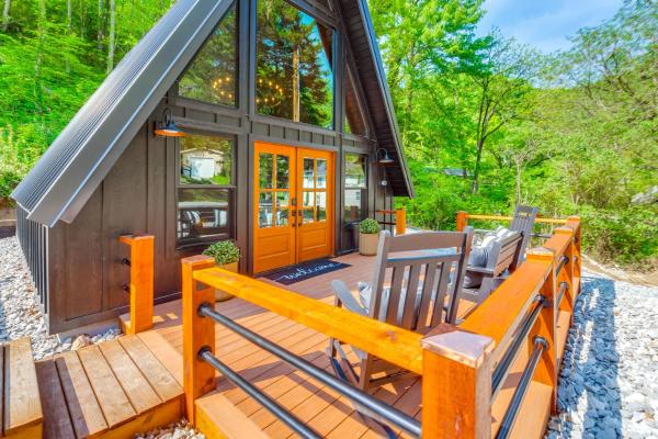Steps To Dale Hollow Lake! Cozy A-frame Cabin - Dale Hollow Reservoir, TN