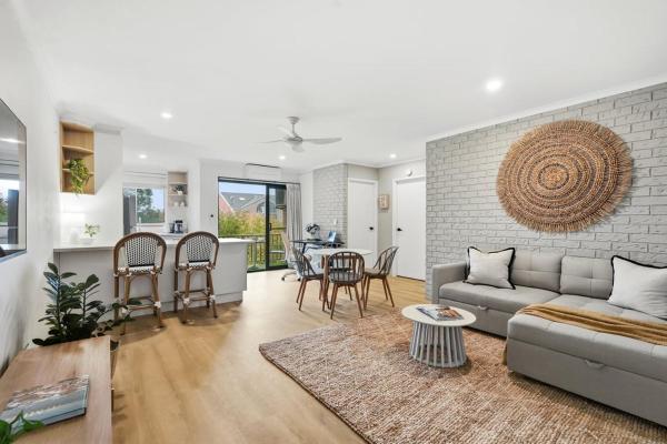 Riviera - Stylish, Sleeps 4, Walk To Beach - Coffs Harbour