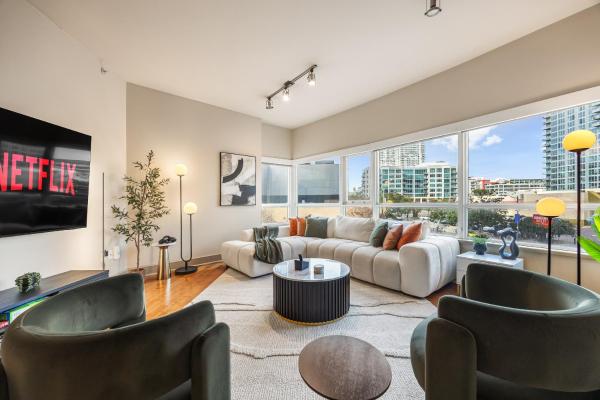 Downtown Elite Stay- Steps From Gaslamp & Petco Park - San Diego, CA