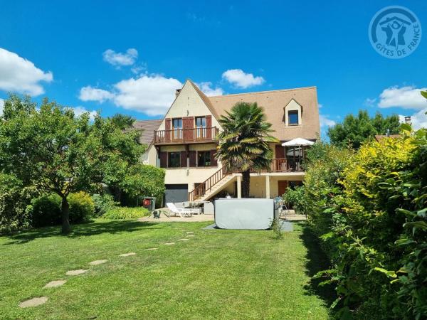 Villa Spacieuse Avec Spa Et Jardin Privé - Proche Paris - Fr-1-527-67 - Thoiry