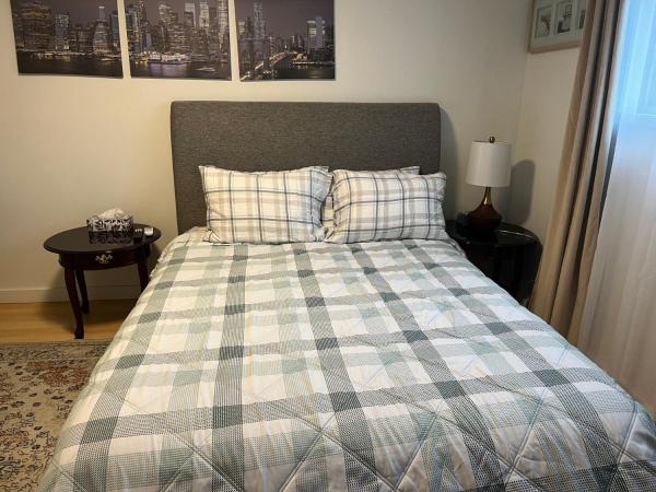 Cozy Escape In The City - Cypress Mountain