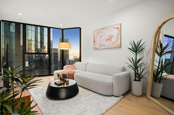 Sky High Luxury - Melbourne Square Pool, Gym Sauna - St Kilda
