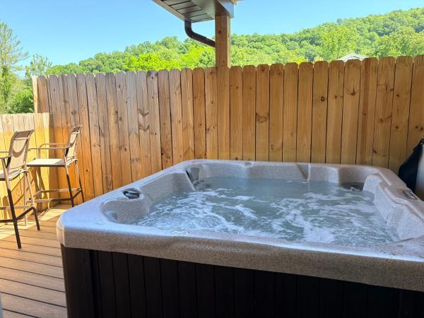 Stay, Play And Relax In Ohiopyle, Pa, Hot Tub, Pool Table, Next To The Gap Trail In Ohiopyle, Pa - Ohio (State)