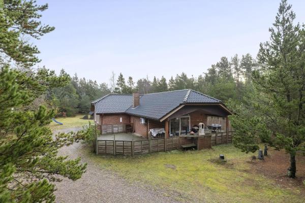 Large Cottage In Peaceful Beautiful Nature - List