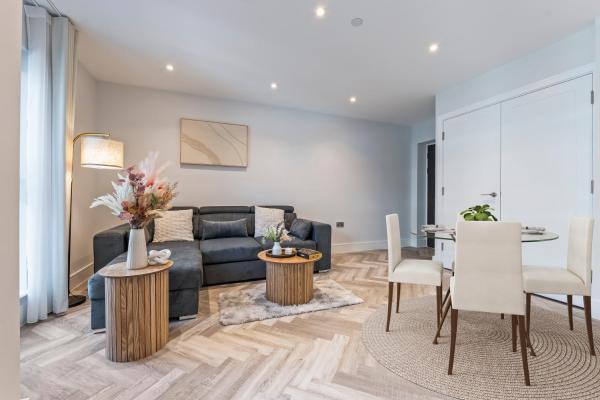 Elegant London Apartment - Next To Tube - Sleeps 4 - Barnet