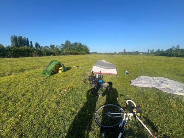 Field Stop Camp - Albanie