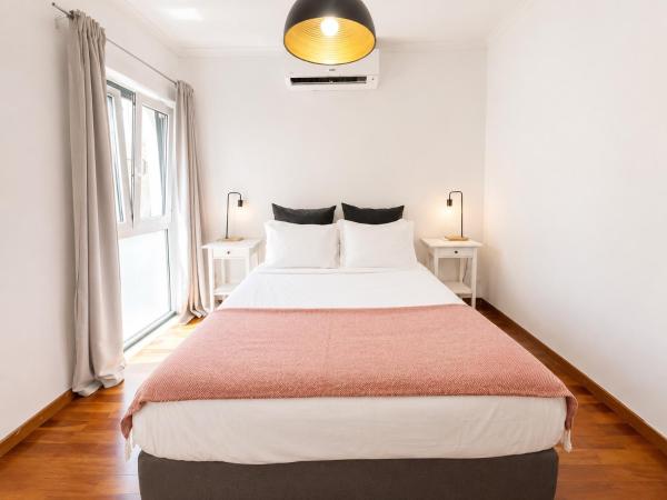 Historic Charm - Prime Location & Parking - Montijo