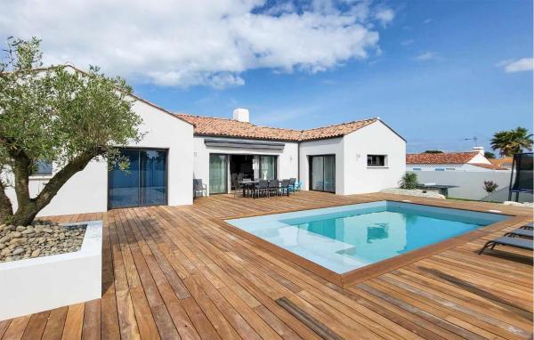 Beautiful Beach Front Home In Barbâtre - Barbâtre