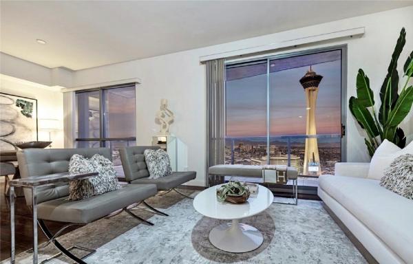 One Bedroom High Rise Residence With City Views - Las Vegas, NV