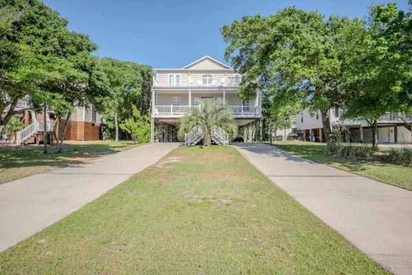Beachview Bliss By Oak Island Accommodations - Oak Island, NC