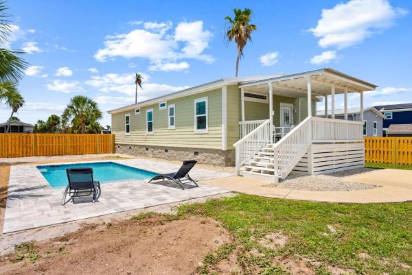 Pet Friendly Beach House - Lazy Palms - Mexico Beach, FL