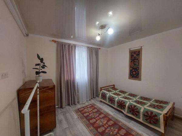 Room In A Cozy House - Bishkek