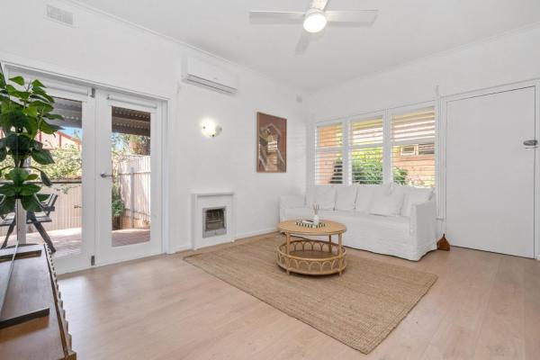 Oak And Olive - Glenelg - Glenelg